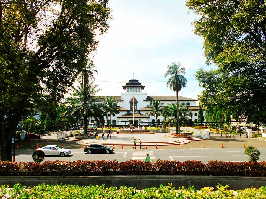 13 geweldige dingen om te doen in Bandung (+ tips) - Backpackblog.nl
